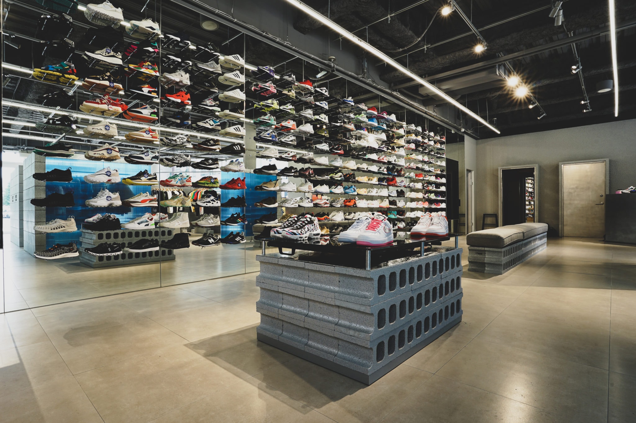 atmos新宿店が5月27日(水)にリニューアルオープン。 | atmos media